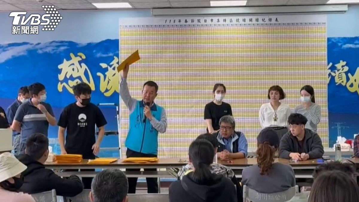 搶過年財！高雄知名花生糖排爆 潮州春節市集攤位標34萬天價│TVBS新聞網