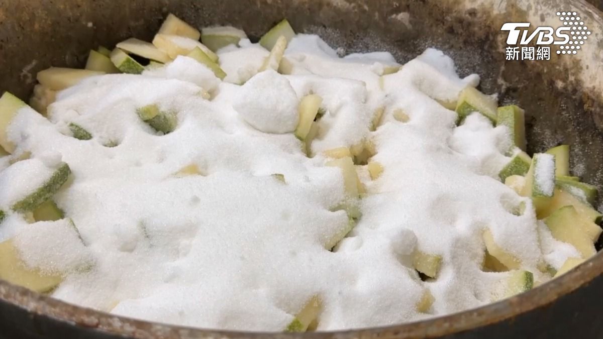 「冬瓜雪淇冰」有螞蟻！夜市老闆竟回沒關係吧 女傻眼怒PO網│TVBS新聞網