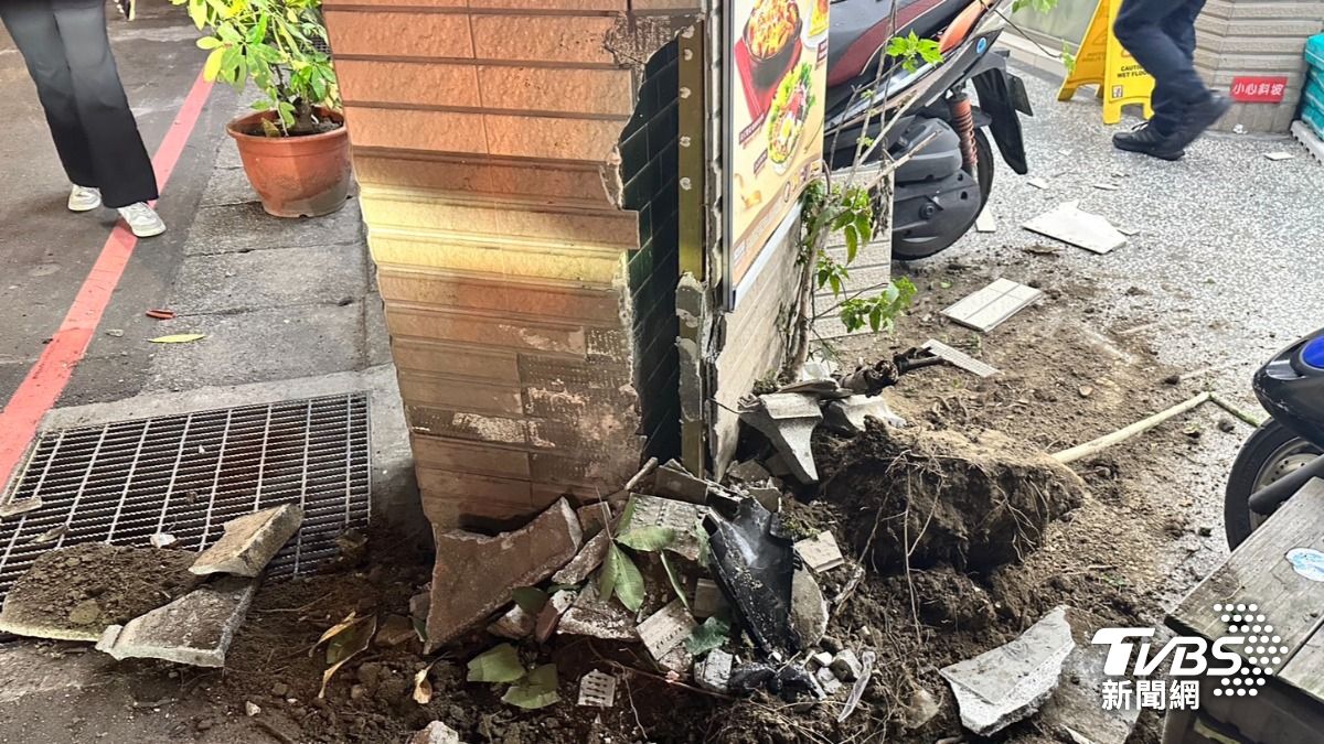 中和77歲翁「吃感冒藥頭暈」駕車撞爆超商柱子、盆栽噴飛│TVBS新聞網