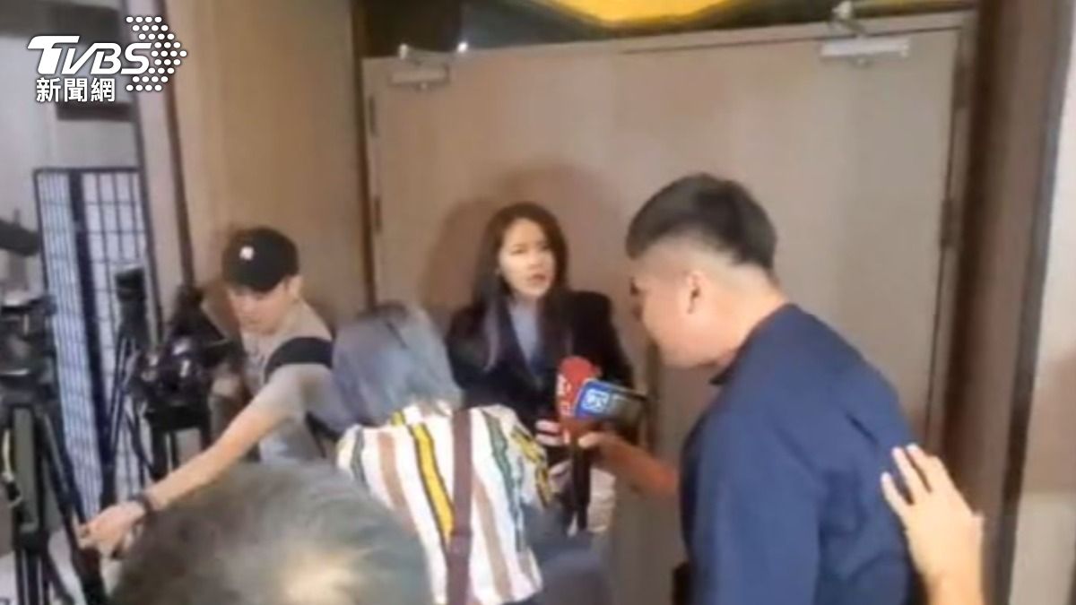 巧合？ 林宸佑遭收押 賴品妤送「火辣寫真」 │TVBS新聞網