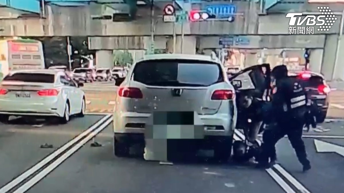 全台失聯移工近10萬 警攔查未打方向燈休旅車 車內「1人遭逮4人逃」│TVBS新聞網