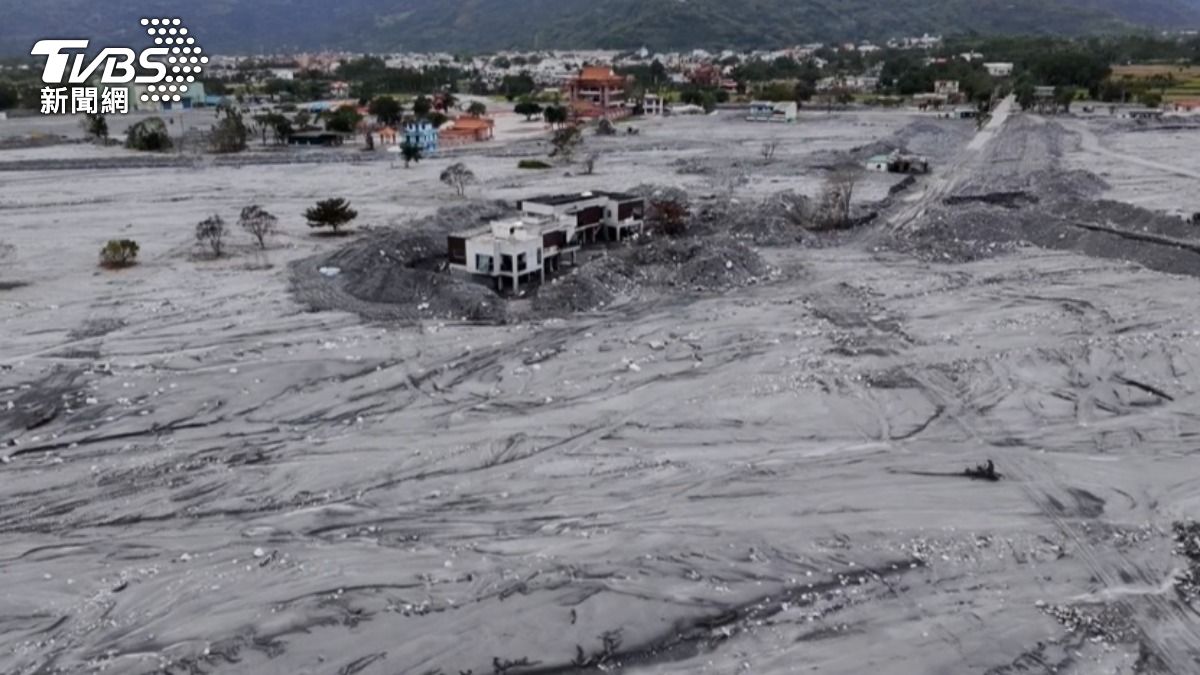 紅色淹沒 馬太鞍溪的重生／聽雨就問「有水聲嗎？」 堰塞湖潰決憶驚險逃難 災民淚崩：家剩空殼│TVBS新聞網