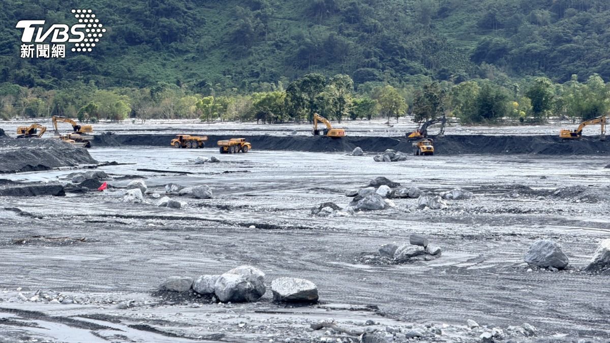 紅色淹沒 馬太鞍溪的重生／馬太鞍溪上游「2.5億方土砂」如未爆彈！「超級堤防」能扛？ 下游憂惡夢重演│TVBS新聞網