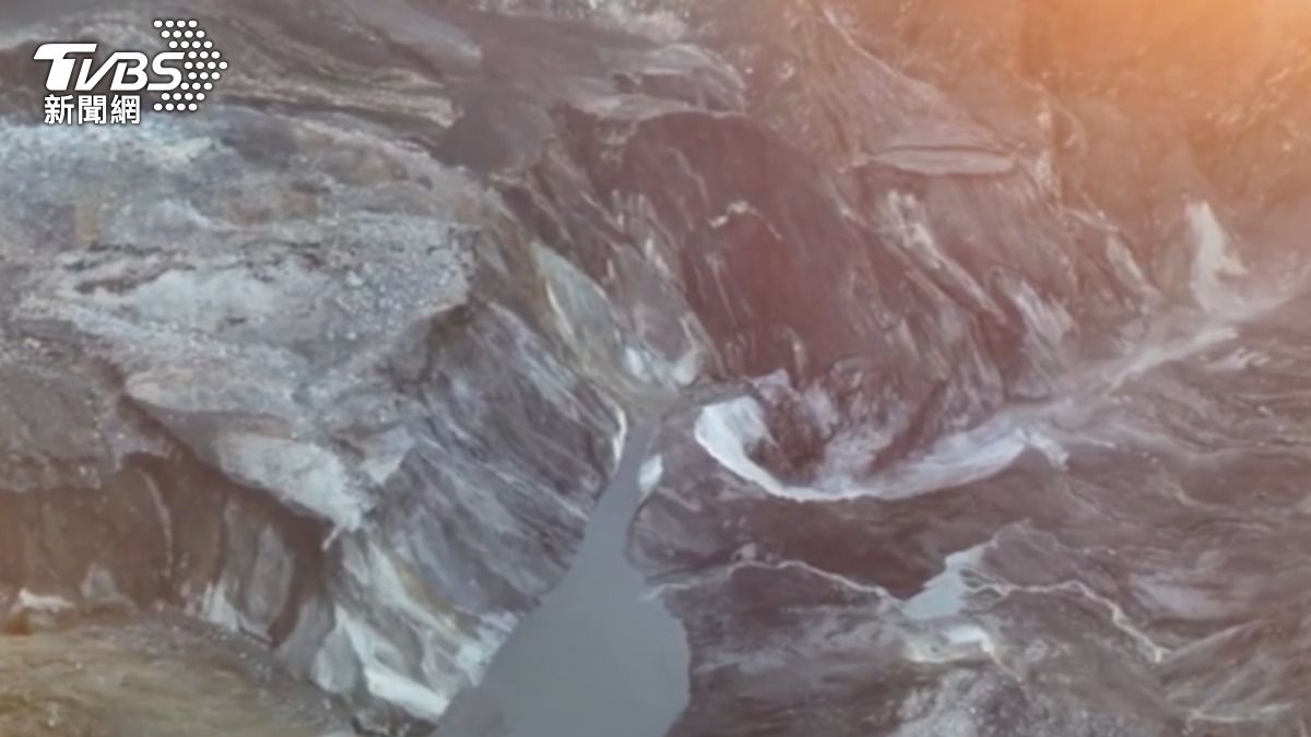 紅色淹沒 馬太鞍溪的重生／堰塞湖潰壩內幕 深山特遣隊挺進第一線 粉塵厚重如末日│TVBS新聞網