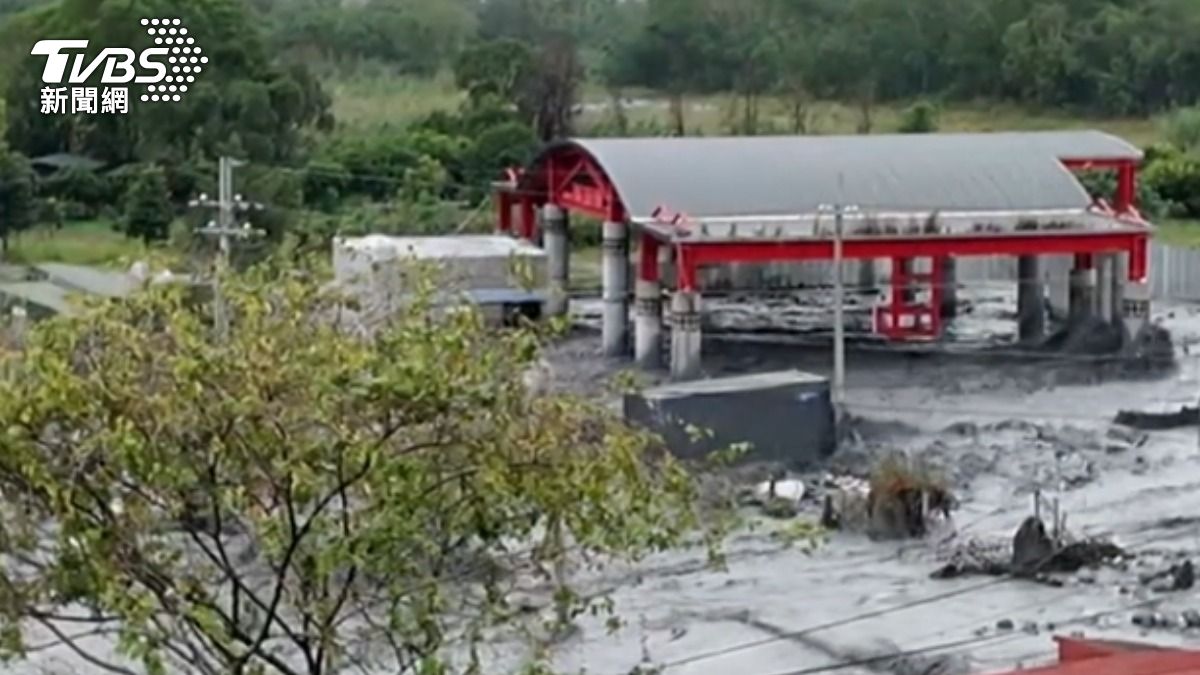 紅色淹沒 馬太鞍溪的重生／明利村二度遭殃 村長怒轟人禍 專家揭「潰決速度」最難預測│TVBS新聞網