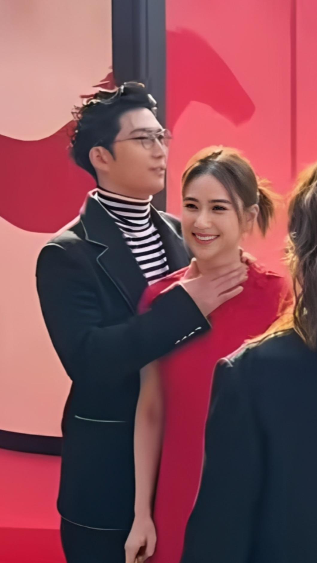 才被傳互動生疏！何超蓮、竇驍甜蜜畫面流出 網喊：有點假│TVBS新聞網