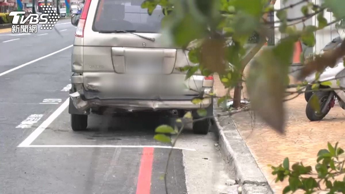 分心操作導航釀禍！賓士撞5車「逾300萬BMW也遭殃」2人傷│TVBS新聞網