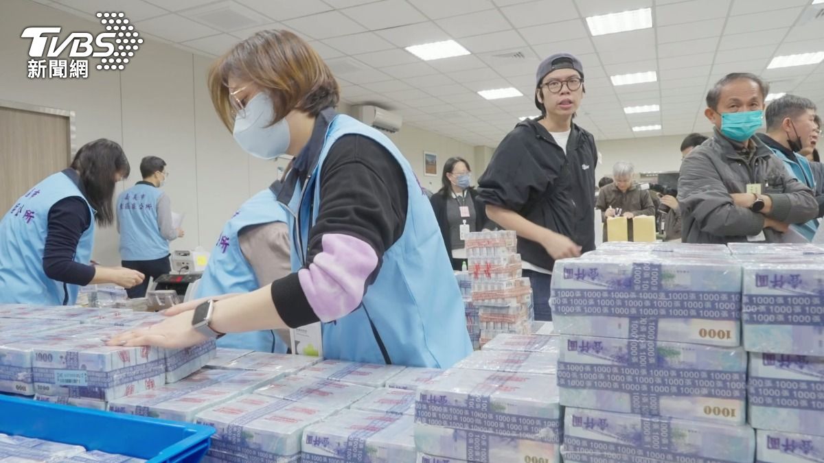 嘉市普發6000元「15.8億現金牆」曝光 長輩加領千元紅包│TVBS新聞網