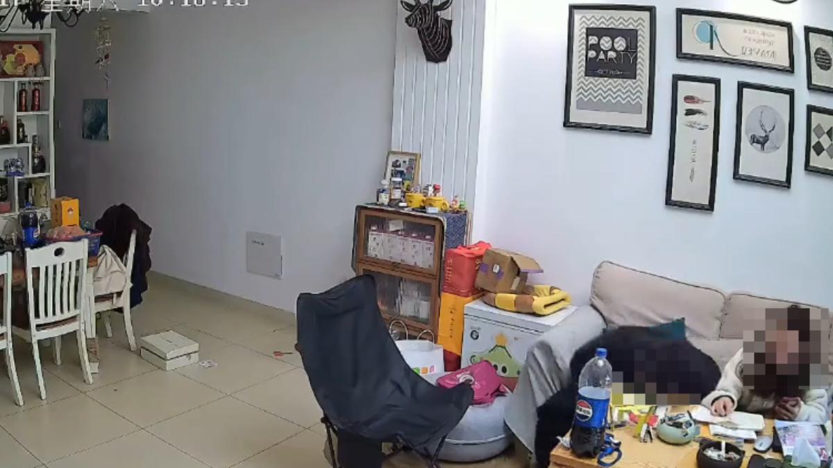 陸14歲男「凌晨讀書近5小時」起身突暈倒！臉部砸向桌面│TVBS新聞網