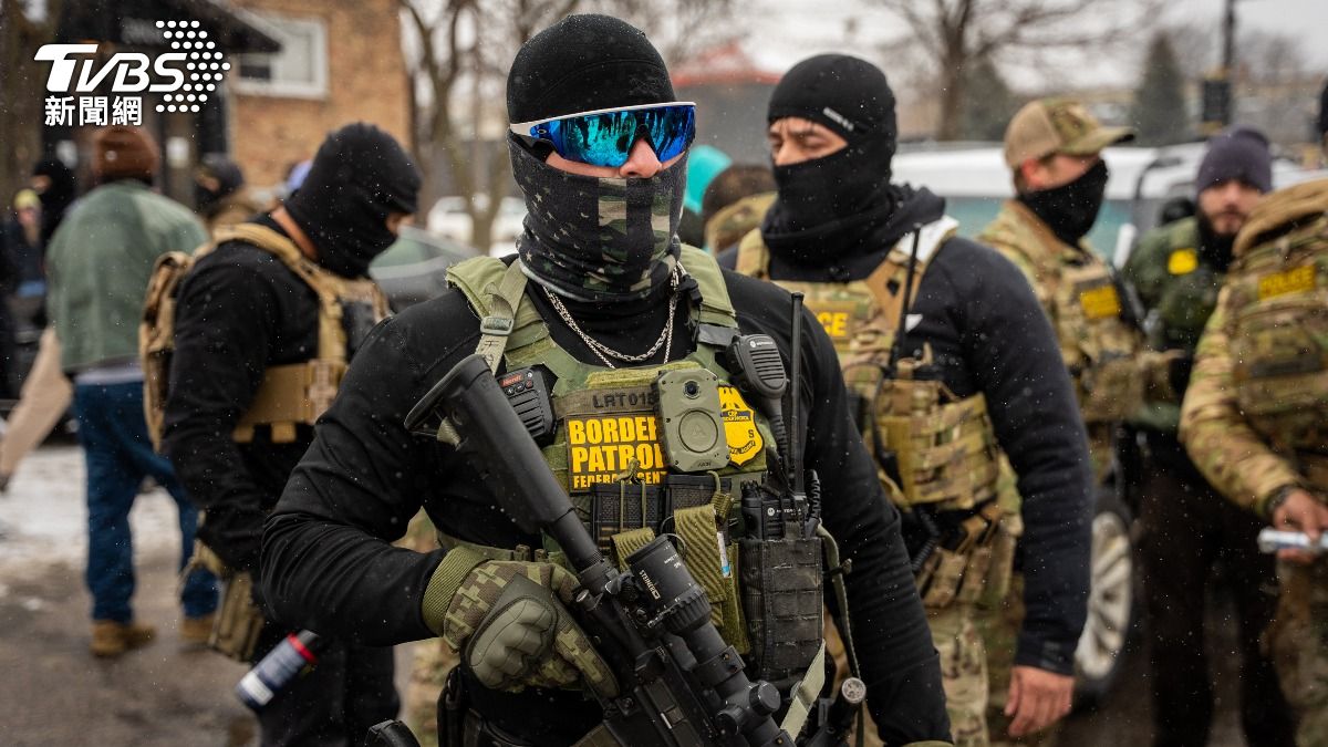 5歲童背蜘蛛人書包被抓！美ICE執法惹議 范斯：不然要他凍死？│TVBS新聞網