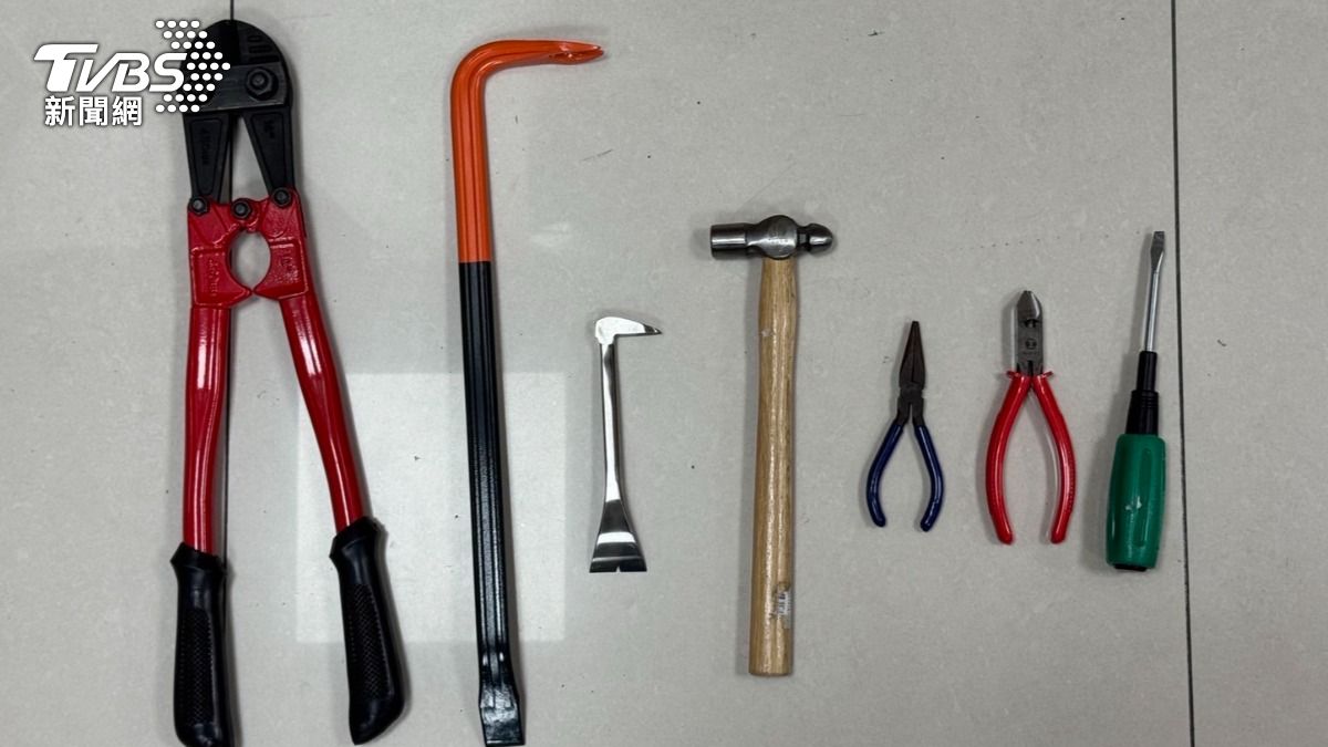 北市忠孝東路醫美診所遭竊 嫌犯鐵撬破門偷22萬 │TVBS新聞網