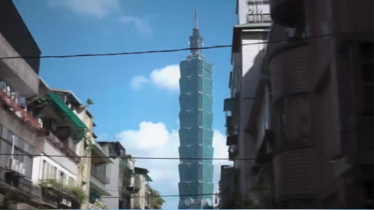 霍諾德攀台北101因雨延後！民眾試抓牆「滑到不行」賈永婕急問天氣│TVBS新聞網