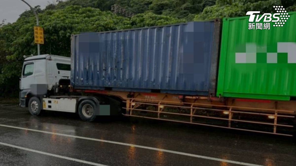 婦過斑馬線遭聯結車撞！駕駛「視線死角」肇逃還被查出超載│TVBS新聞網