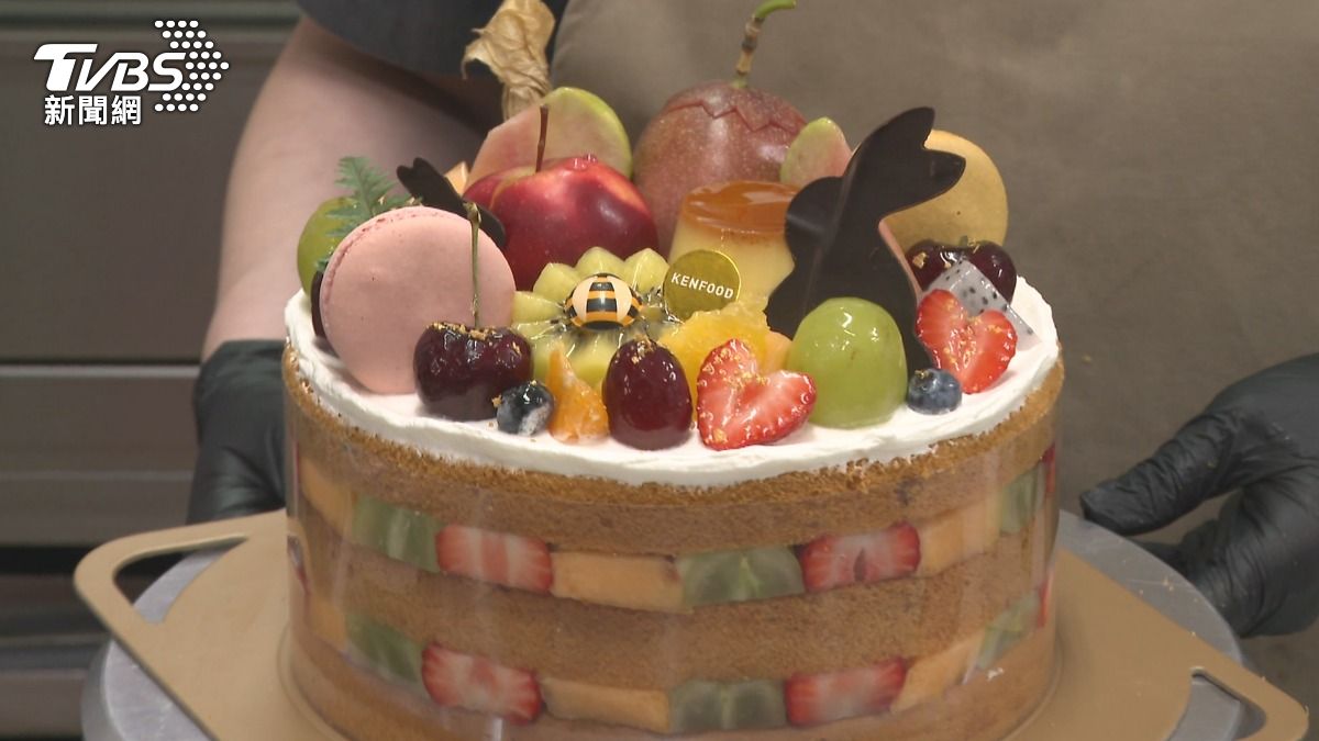 洋香瓜藏驚喜！剖開竟是「水果蛋糕」層層堆疊超療癒│TVBS新聞網