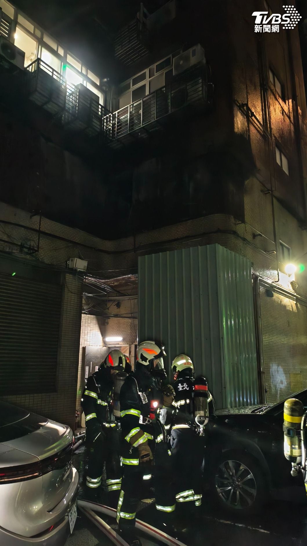 大安區親子教室清晨冒火竄濃煙 警消緊急救出4人、疏散53人│TVBS新聞網