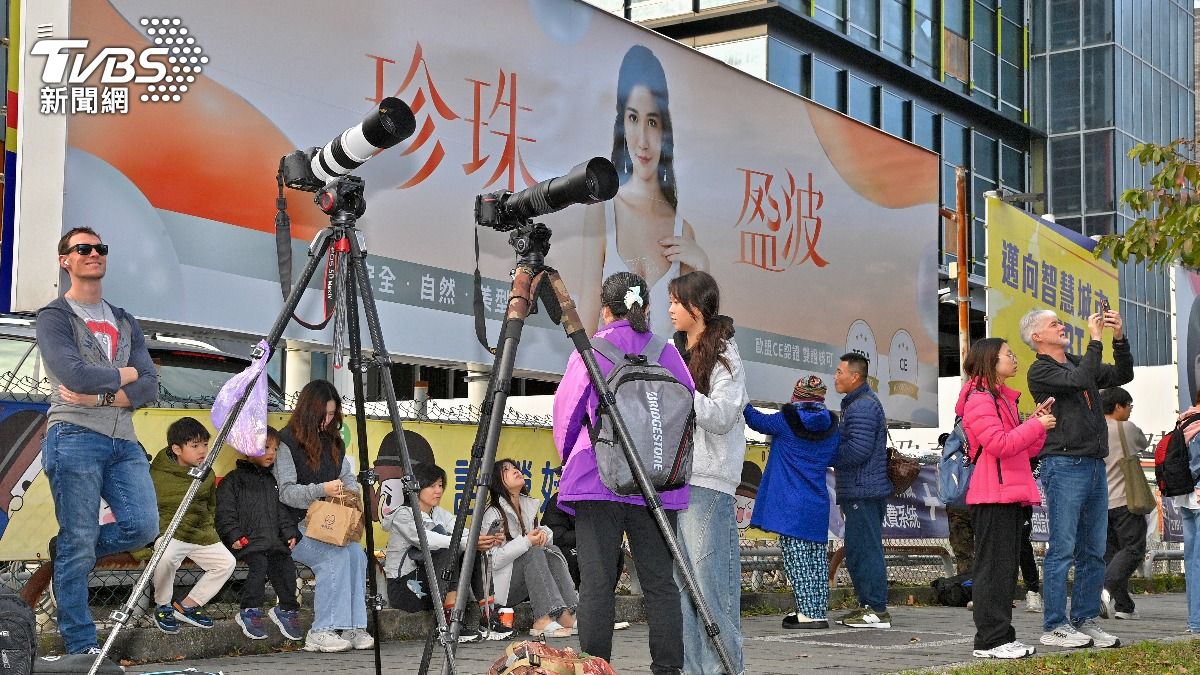 不斷更新／全球矚目！霍諾德即將開爬101 逾千人擠爆信義區 │TVBS新聞網