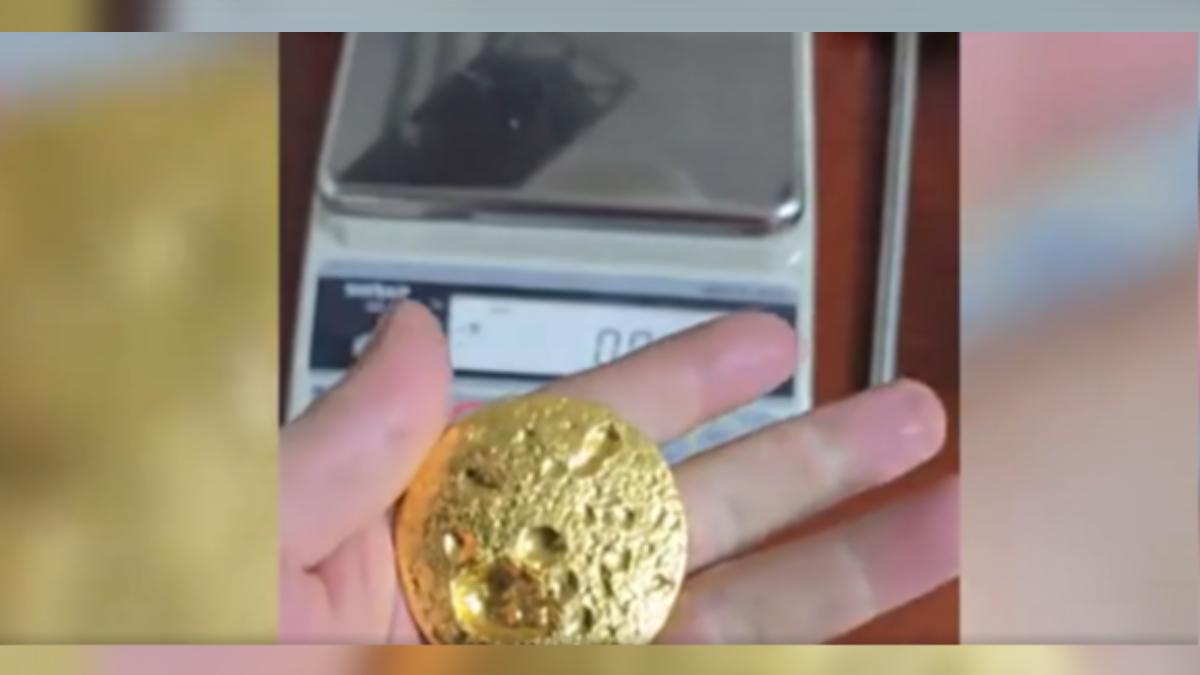 陸男稱廢料煉出191克黃金！專家揭真相：至少要40萬張SIM卡│TVBS新聞網