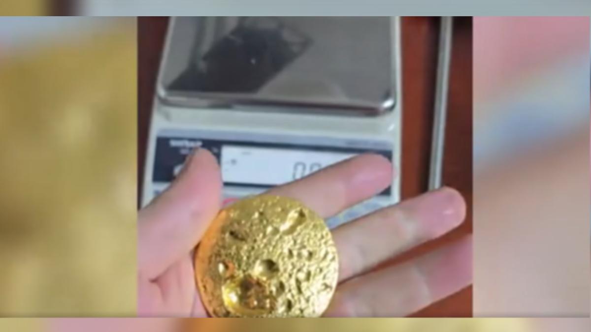陸男稱廢料煉出191克黃金！專家揭真相：至少要40萬張SIM卡│TVBS新聞網