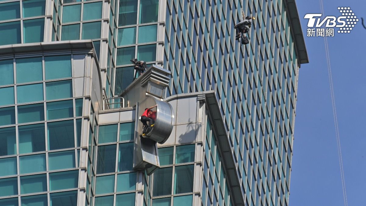 霍諾德徒手爬101圖輯／國旗飄揚、登頂自拍全網嗨翻 回顧震撼瞬間│TVBS新聞網