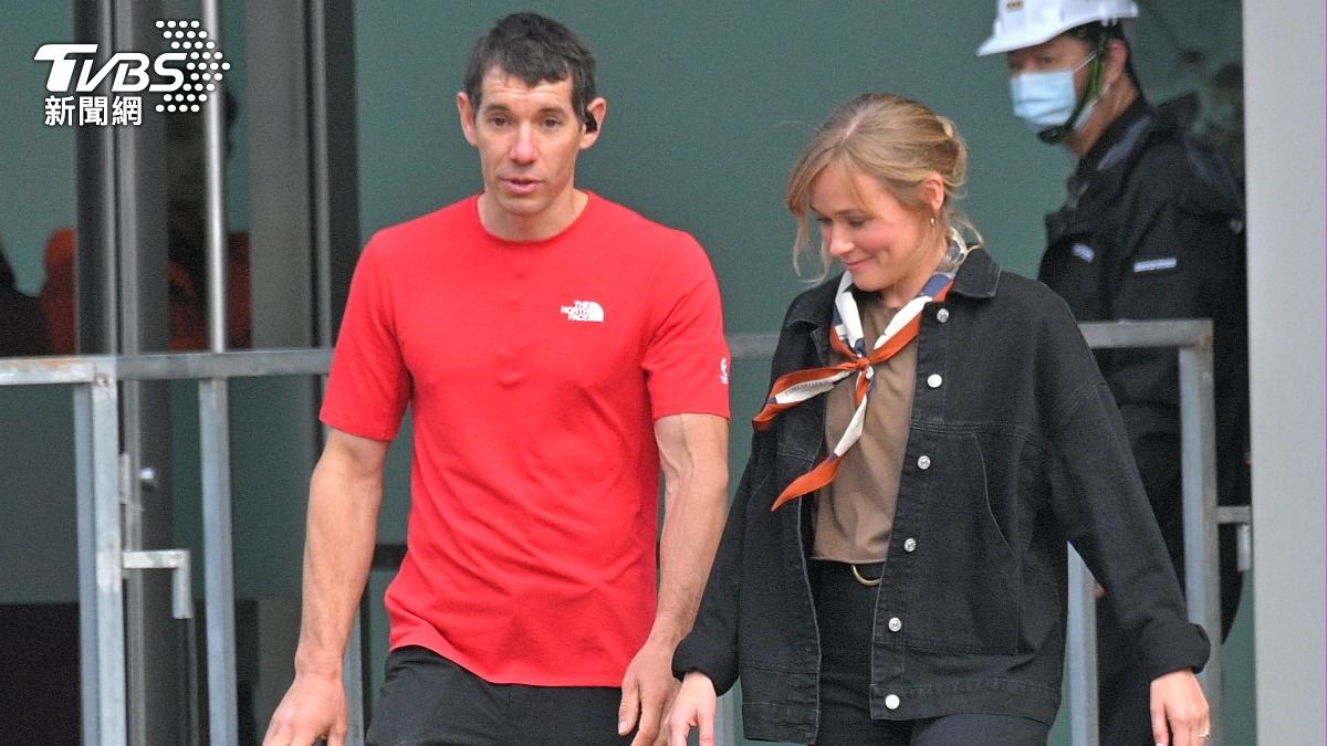 霍諾德完成徒手攀101！半途「坐下休息」 本人曝關鍵原因│TVBS新聞網