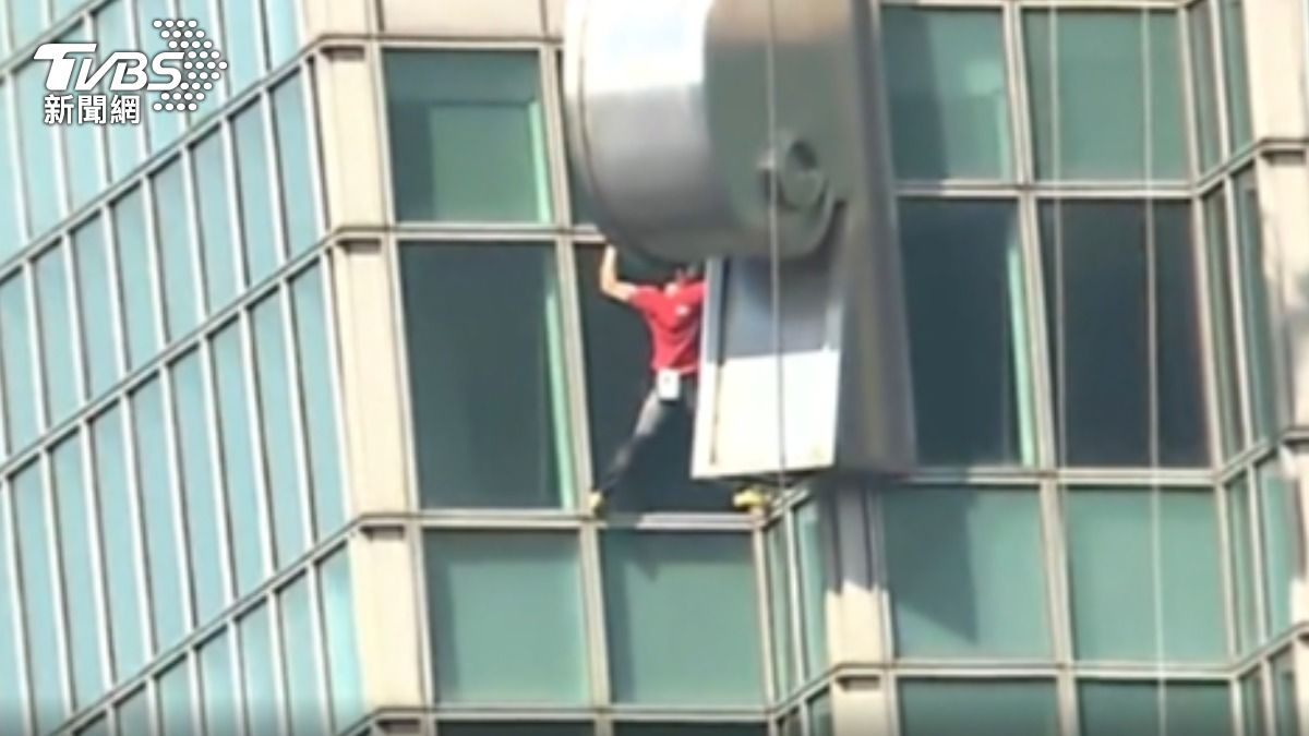 徒手爬台北101幕後大曝光！ 霍諾德91分鐘攻頂 北市動員30單位百人護安全│TVBS新聞網