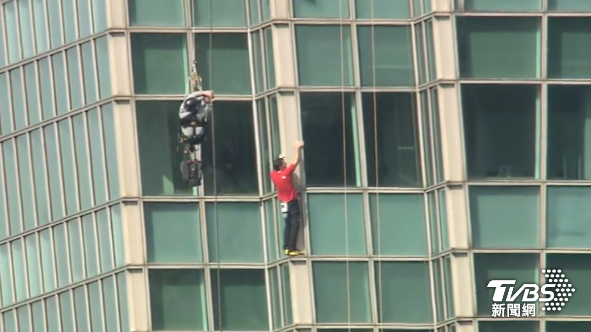 霍諾德徒手攻頂101！雙腳懸空500米 「背後摸粉」畫面驚人│TVBS新聞網
