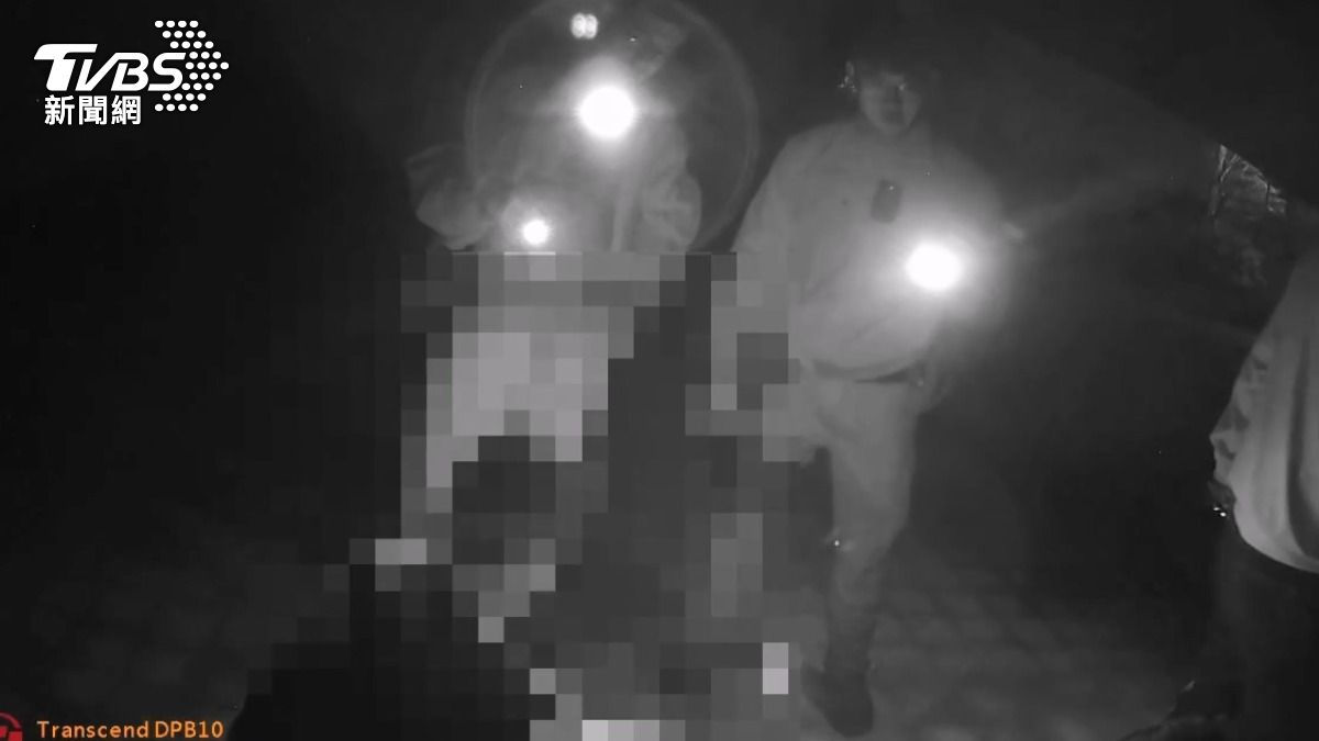 週日人少被盯上！3嫌假看金飾真行搶 老店40年首遇劫│TVBS新聞網