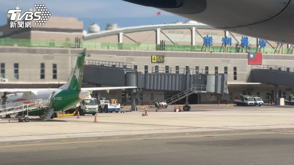 立榮班機機械異常！緊急折返70客下機 另有3航班慘受波及│TVBS新聞網