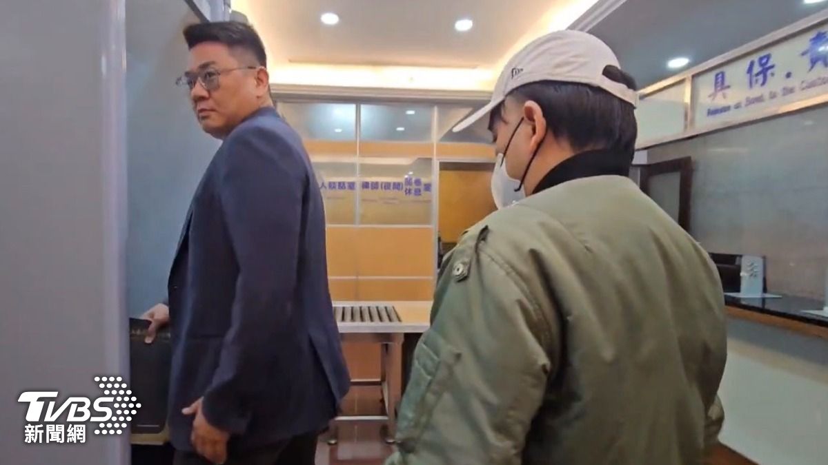 黃子佼擦撞婦人涉肇逃 開庭「新戰袍」現身10分鐘就結束│TVBS新聞網