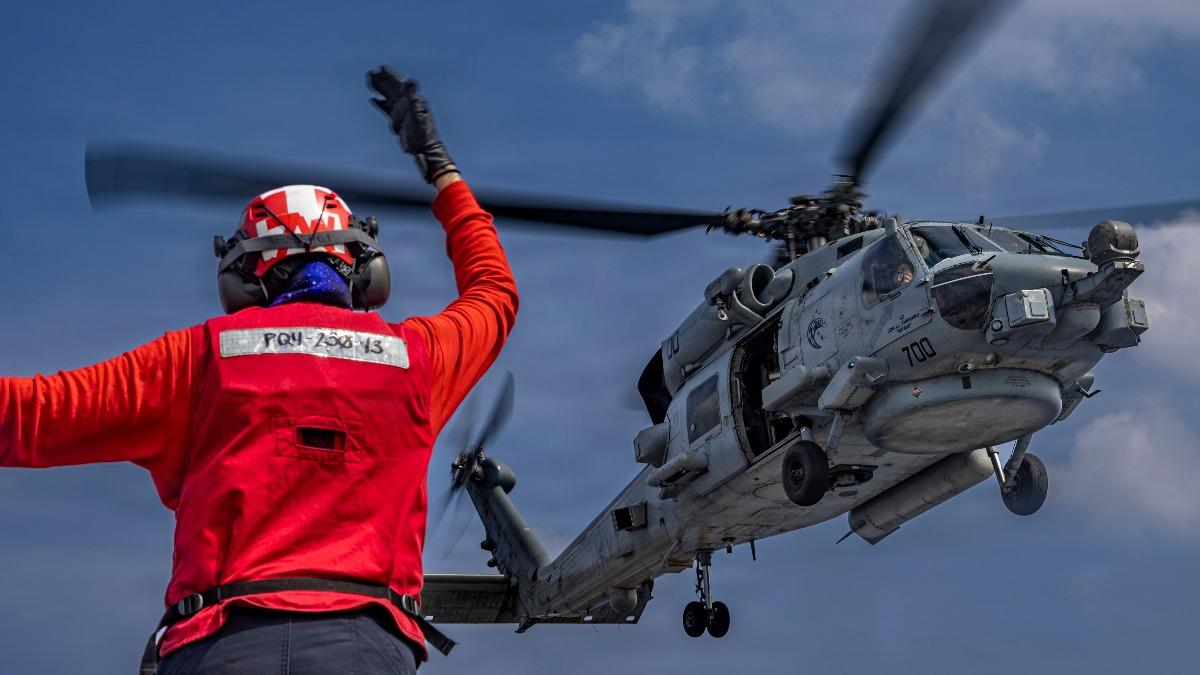 美國「林肯號」航艦伊朗大門演訓！ 英颱風戰機急派赴中東│TVBS新聞網