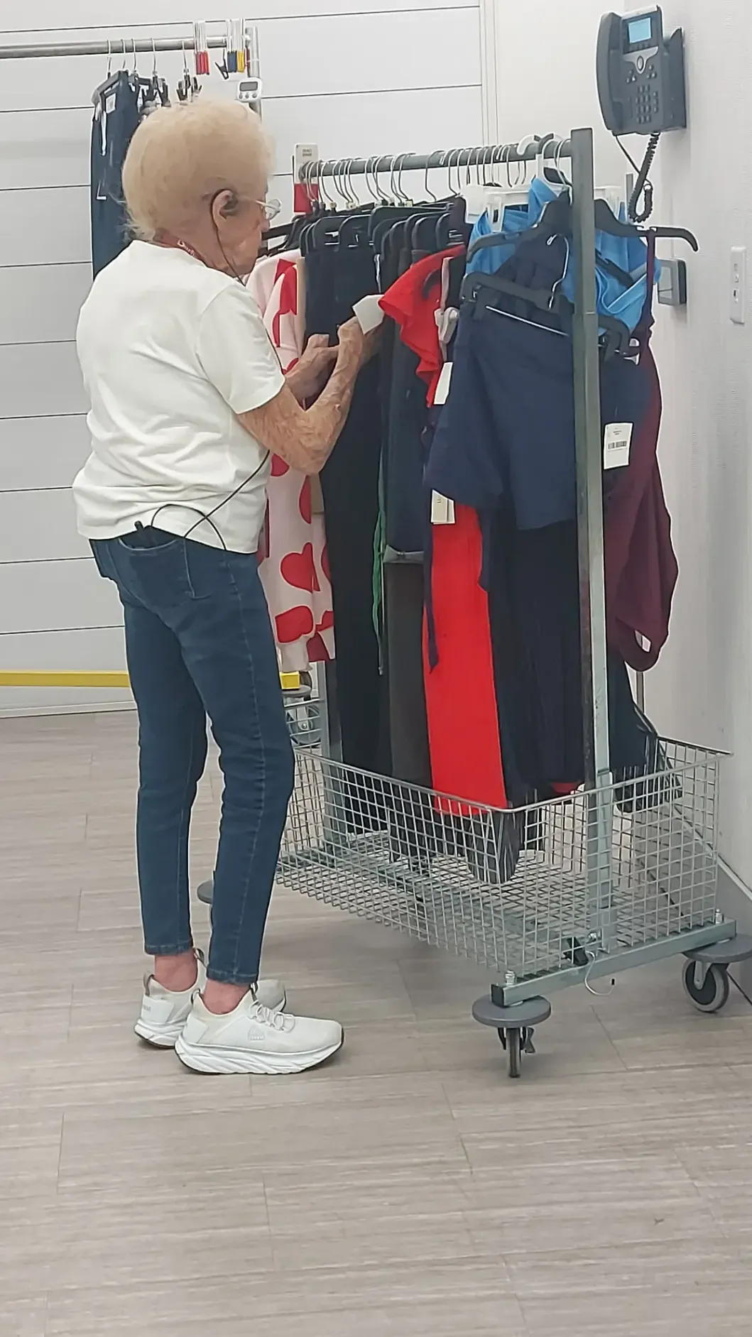 92歲嬤為生活苦撐工作！ 善心網友集資200萬圓退休夢│TVBS新聞網