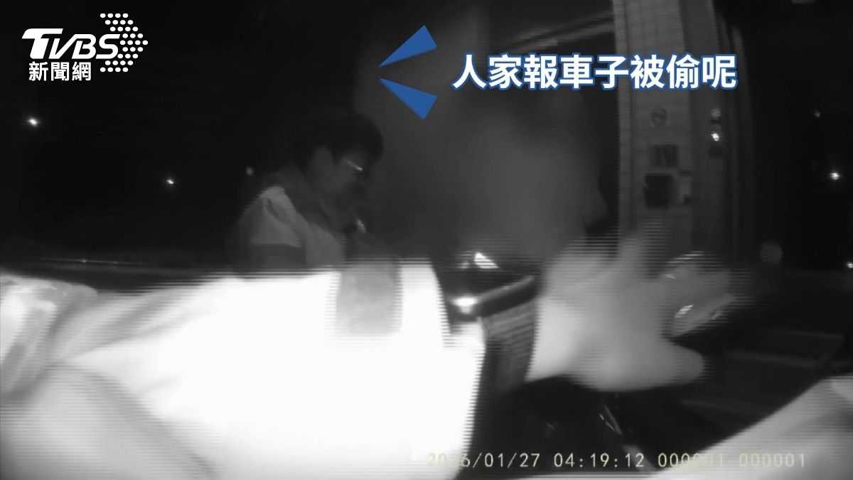 騎贓車沒油求助警察！27歲男「自投羅網」秒被上銬逮捕│TVBS新聞網
