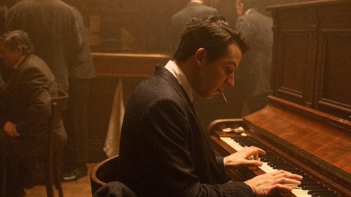 兩大男神首度相戀！《有聲之年》揭百年浪漫 保羅麥斯卡「吐水傳情」│TVBS新聞網