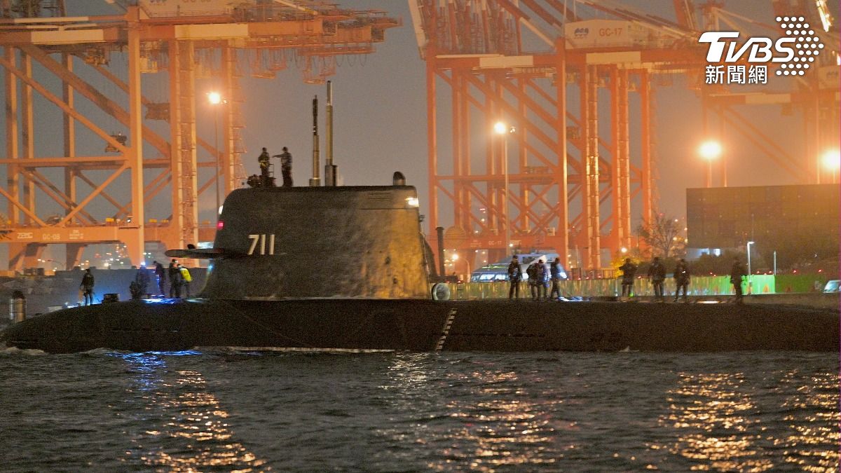 「海鯤號」成功下潛50公尺平安返航 前海軍艦長曝成軍2關鍵│TVBS新聞網