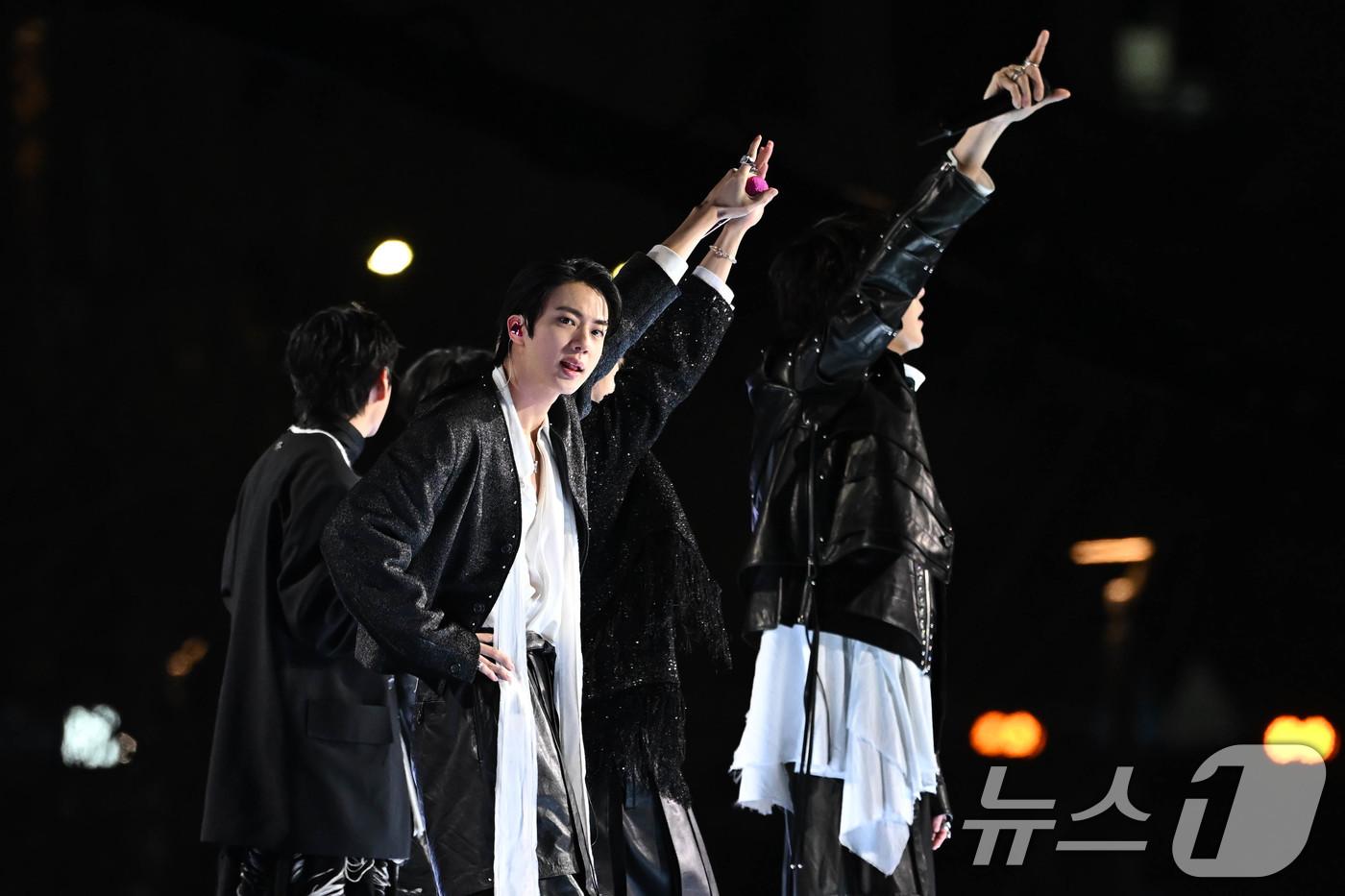 估26萬人只來4萬！BTS光化門開唱囧了 V驚吐「最後演出」Jimin怕被忘│TVBS新聞網