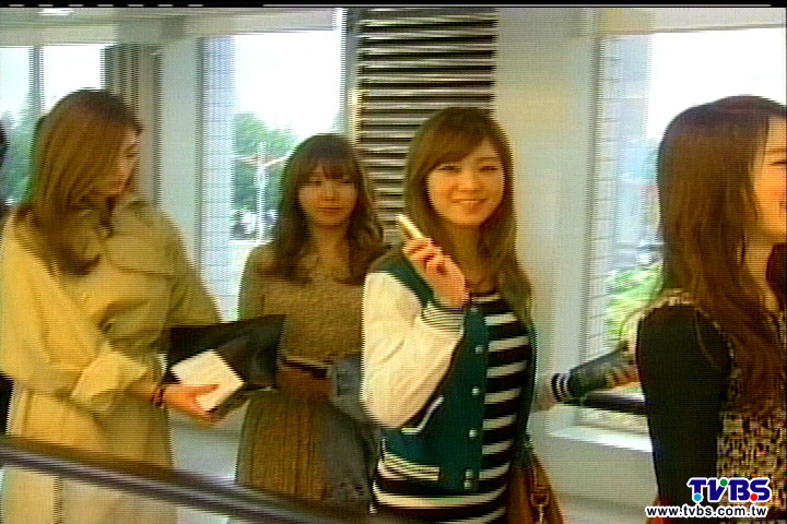 韓團After school抵台秀美腿 粉絲接機│韓星│TVBS新聞網