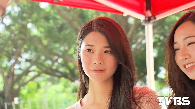 不同款！輔大年曆兩版 成另類正妹大PK││TVBS新聞網