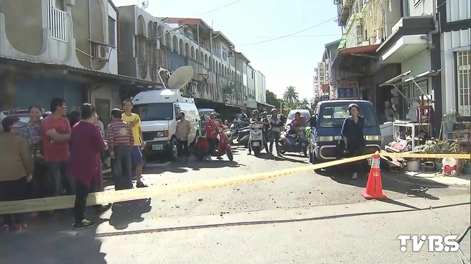 隔封鎖線看戲！ 錄影PO網「距嫌犯僅10M」│TVBS新聞網