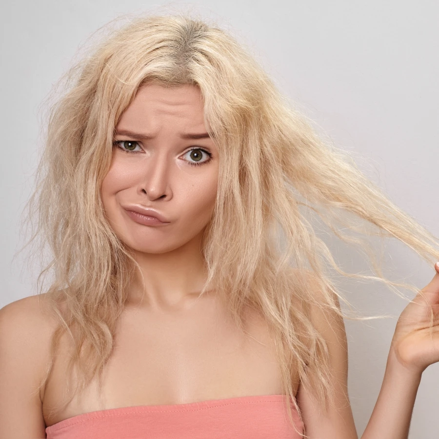 染錯髮色＝老10歲！「超顯老髮色TOP5」這款超多人踩雷，髮型師狂喊拜託別染！|女人我最大