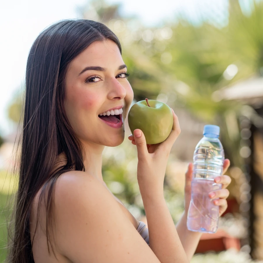 貝嫂、趙露思都在瘋！Threads爆紅「蘋果養顏法」專家推薦「1時間」吃抗老更有感|女人我最大